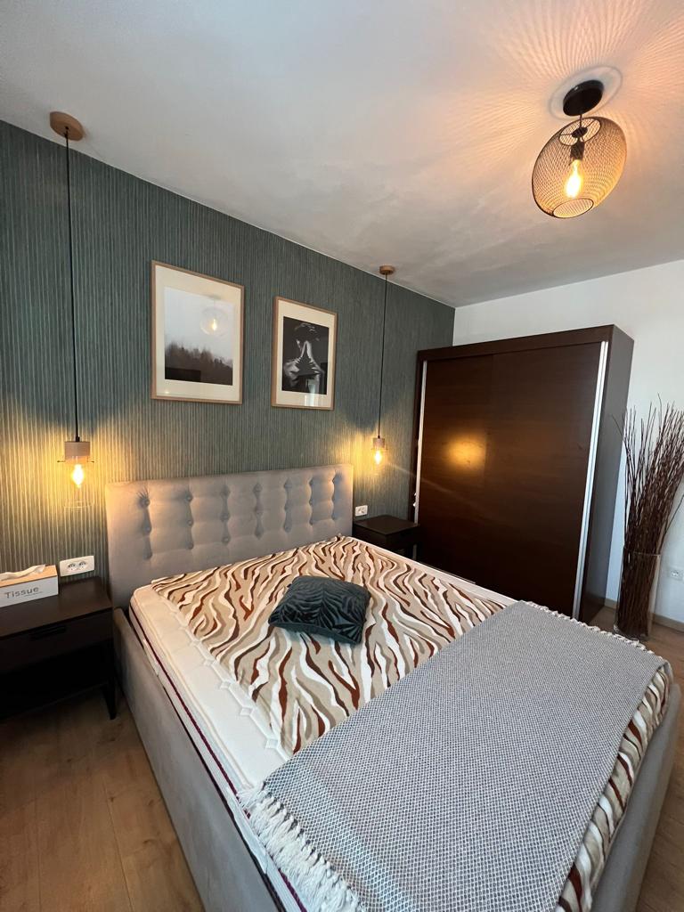 Studio Lux, Pietonal Coresi Kasper - ID 3285